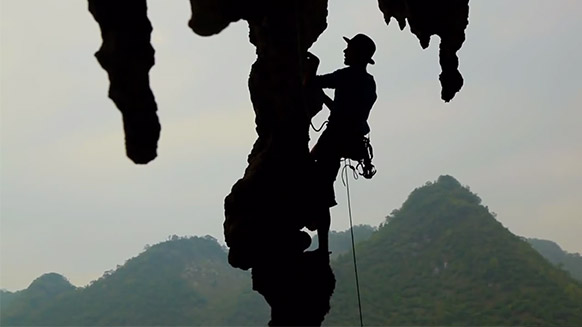 Videos - Petzl : Daniel Dulac, the route La Voie du Milieu - Petzl ...